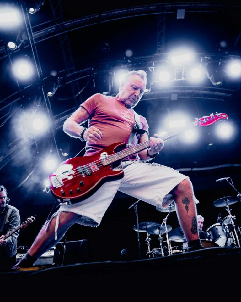 PETER HOOK INDUCTED INTO ROCK & ROLL HALL OF FAME AS JOY DIVISION & NEW ...