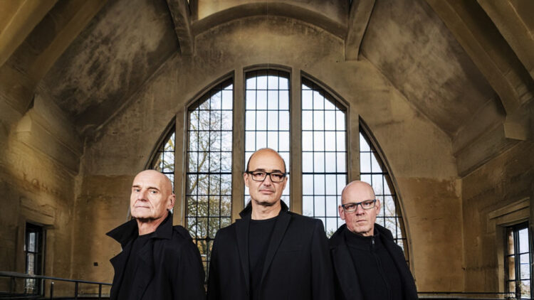 EVERON // SHELLS // ALBUM REVIEW – R o c k 'N' L o a d