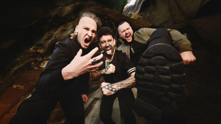 Alien Weaponry // Te Rá // Album Review – R o c k 'N' L o a d