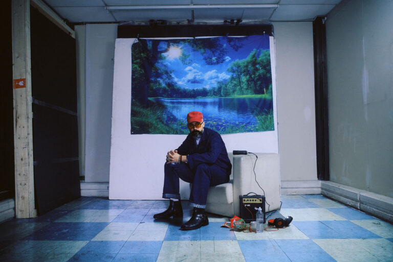 TV PRIEST share new single ‘The Mud Never Dries’ – R o c k 'N' L o a d